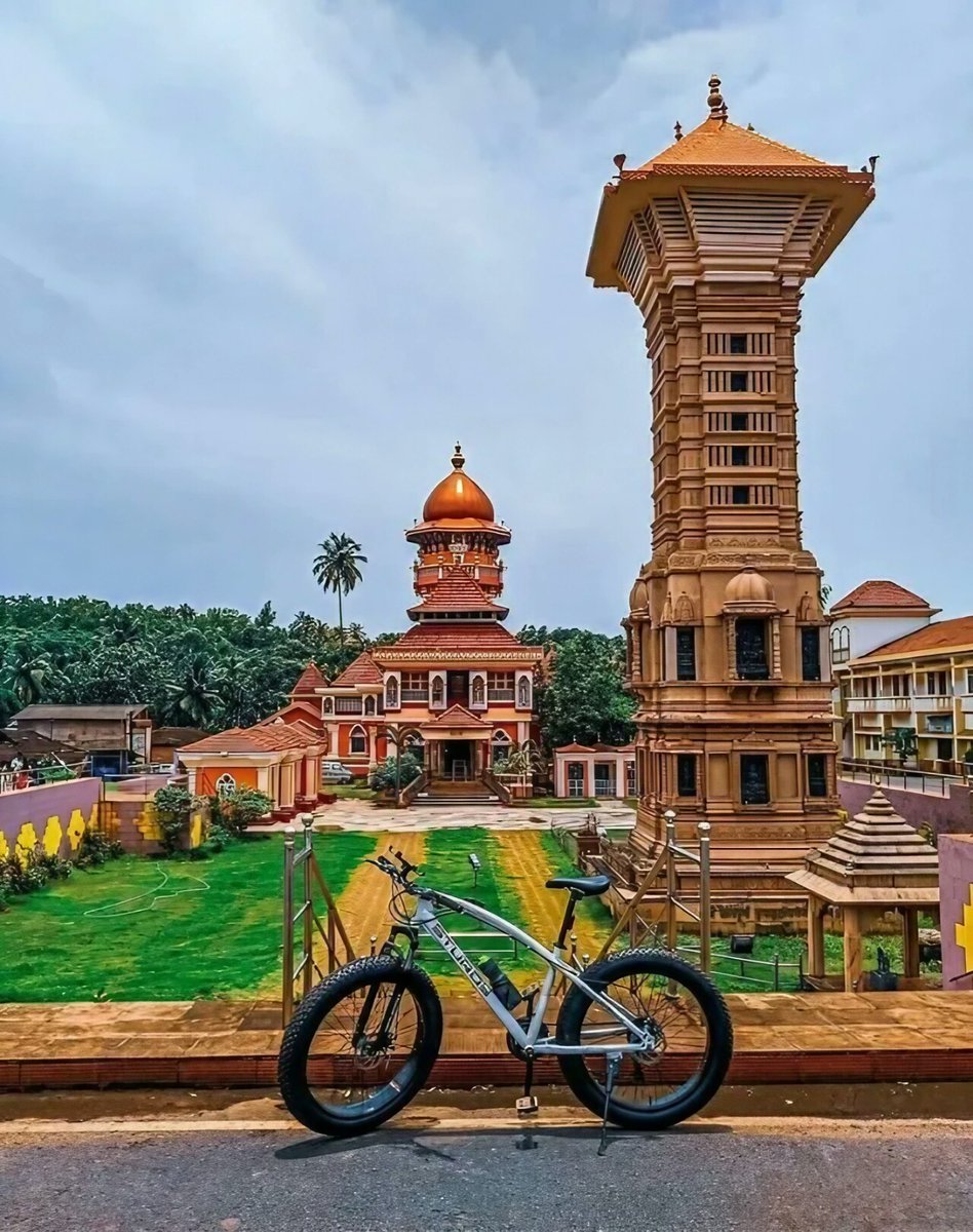 10 Incredibly Beautiful Hindu Mandir of Goa 1. Maruti Hanuman Mandir ...