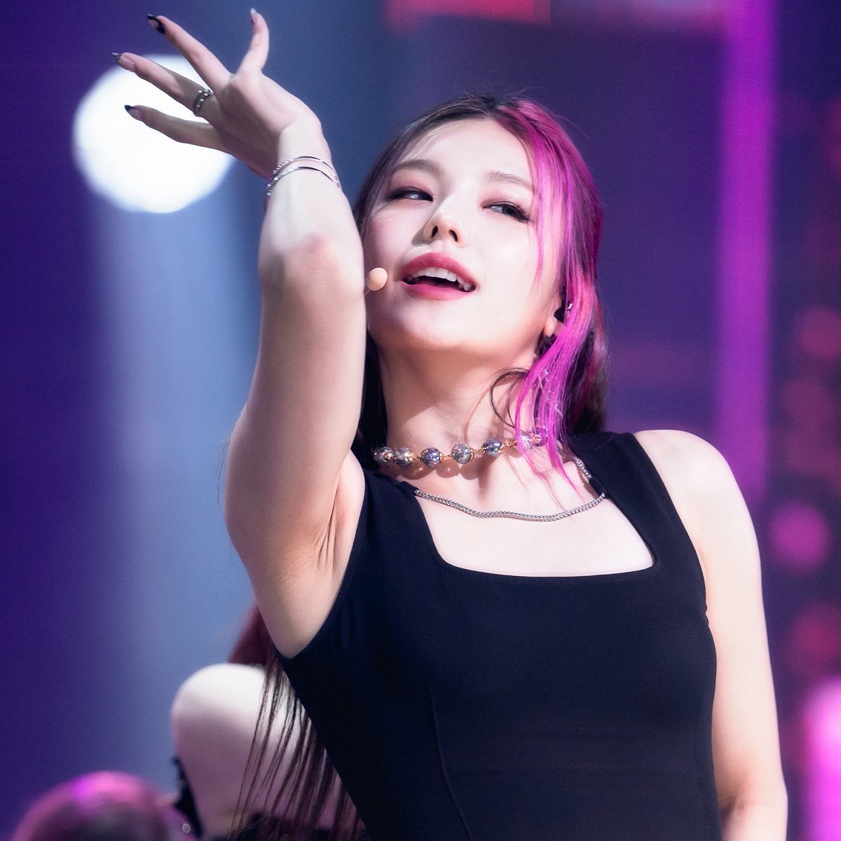 🇰🇷 𝘼𝙧𝙢𝙥𝙞𝙩 𝙂𝙖𝙡𝙡𝙚𝙧𝙮 💎 on Twitter: "Yeji - ITZY https://bltly.link/3tCOBbs"