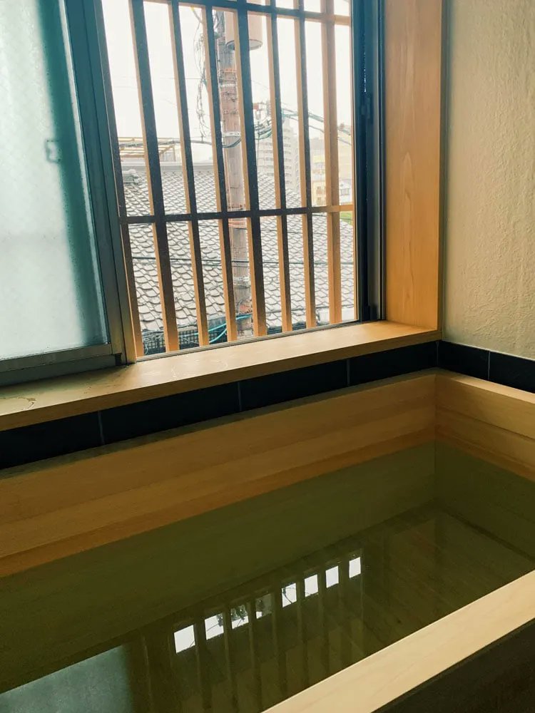 GINZA on Twitter: "泊まってみたい 【ライターYの京都通信 チャリで回って見つけた素敵なモノ Vol.4】〈2254〉歴史ある花街の風景と、コンテンポラリーなデザインが妙に ...