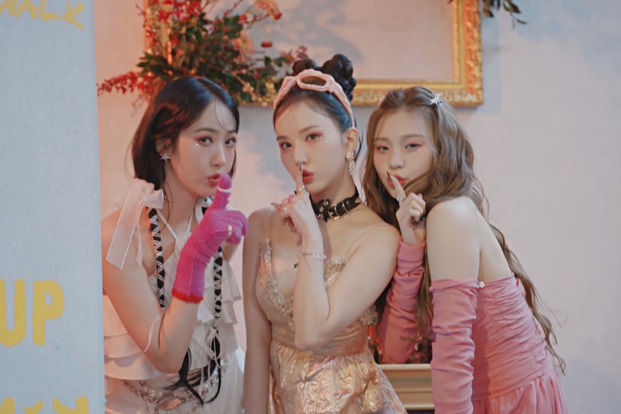 Soompi on Twitter: "WATCH: #VIVIZ Isn't Afraid To Make A Mess In Fiery New MV Teaser For "PULL ...