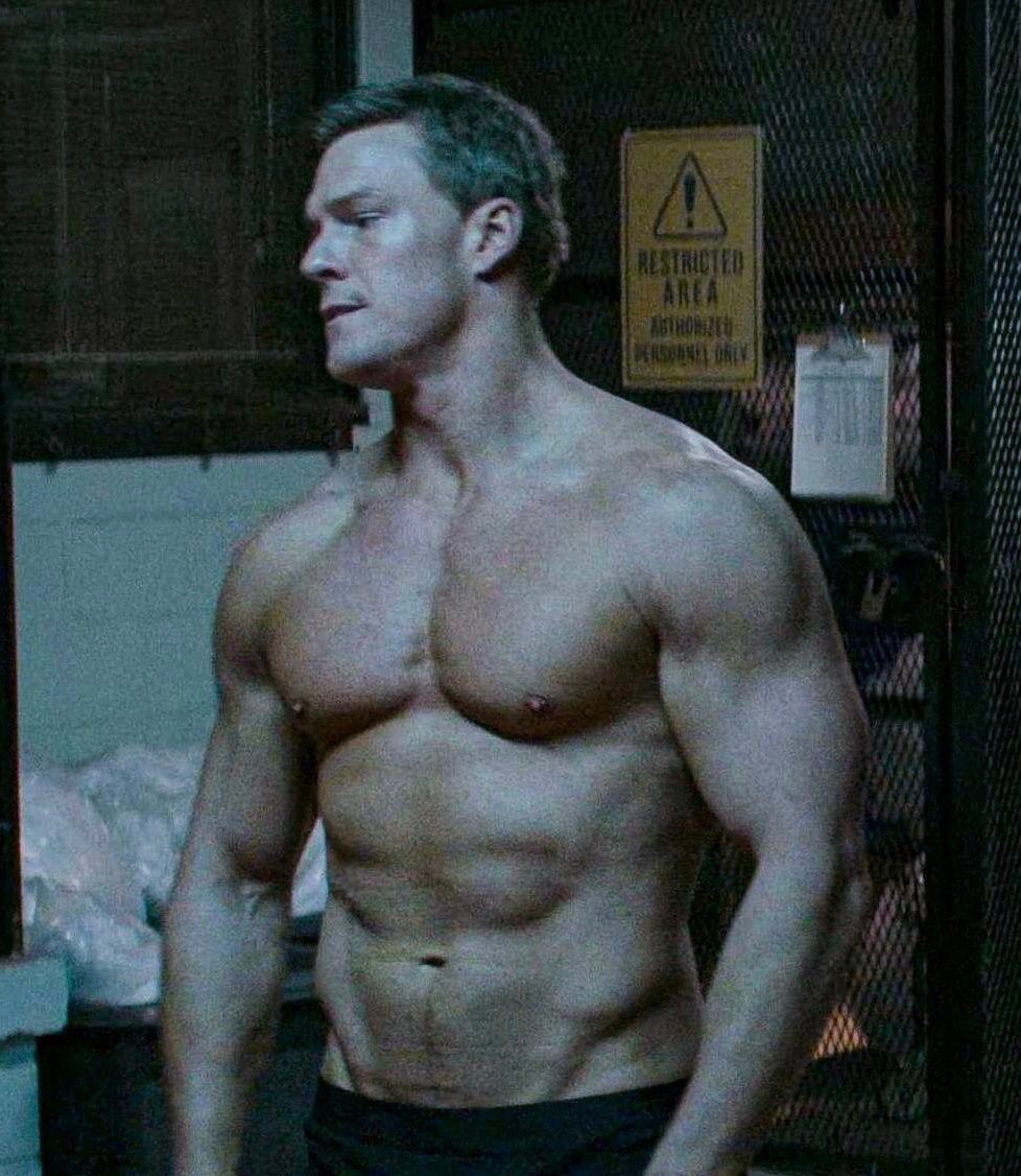 Alan Ritchson Workout