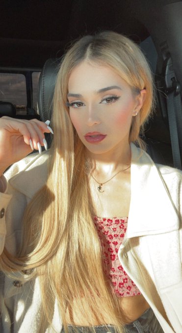 TW Pornstars - Sofie_Reyez. Fotos y vídeos de Twitter.