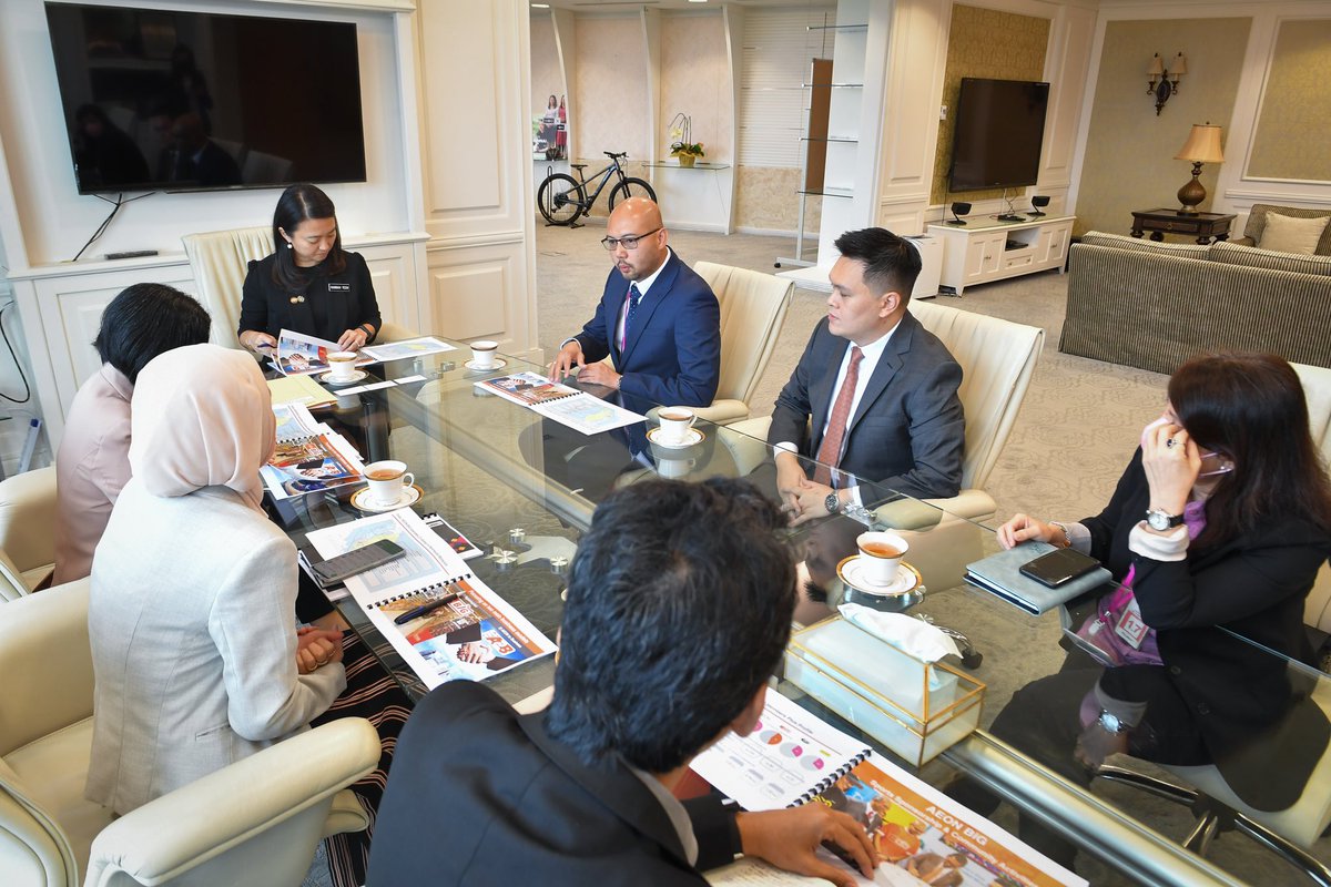 KBSMalaysia on Twitter: "KUNJUNGAN HORMAT DELEGASI AEON BIG KE ATAS YB MENTERI BELIA DAN SUKAN ...