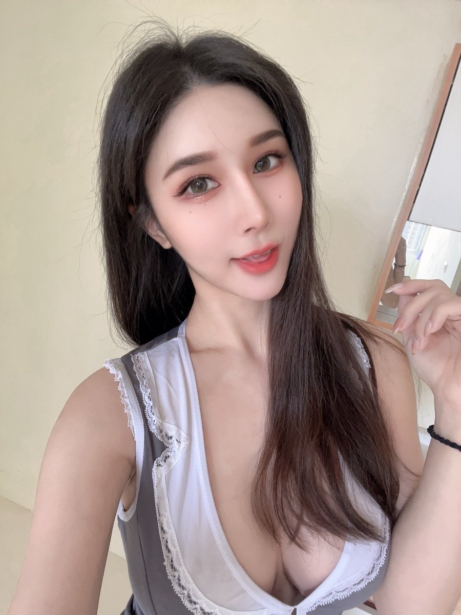 女人的性感是不經意散發的 ️ 你被我迷住了嗎? https://t.co/WjYVKEPeCf 夢夢 Monmon @monmon77888