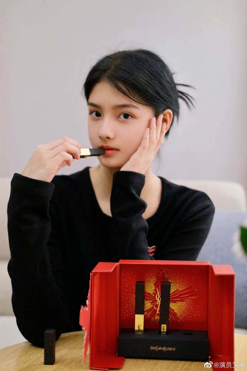 Yi94 On Twitter 艾米 小小年纪怎么就这么会了?会盯,想被鸡巴操嘴,想被颜射!