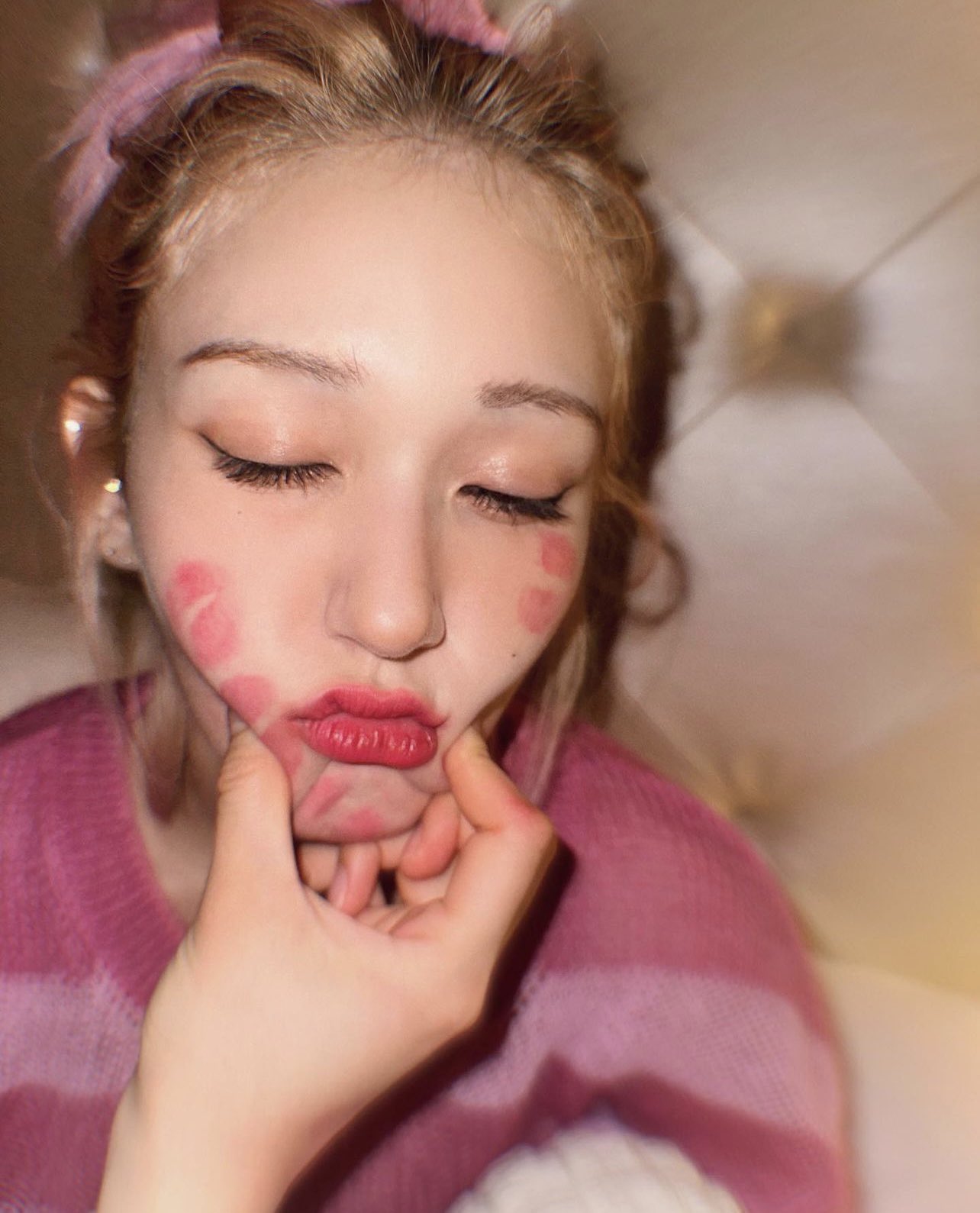 🥛 on Twitter: "YOU MEAN GISELLE KISSED SOMI THIS MANY TIMES?!!! HOW TO BE SOMI 😭😭😭🧎🏻‍♀️🧎🏻‍♀️🧎🏻‍♀ ...