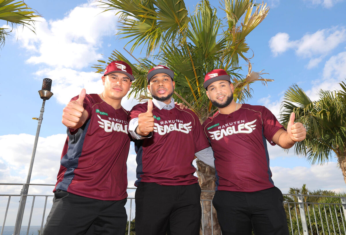 スポーツ報知 プロ野球取材班 on Twitter: "【 #楽天 】新外国人選手3人が沖縄入り 巨人から移籍のウレーニャ「自分ができることを全部出して貢献したい」 https://hochi ...