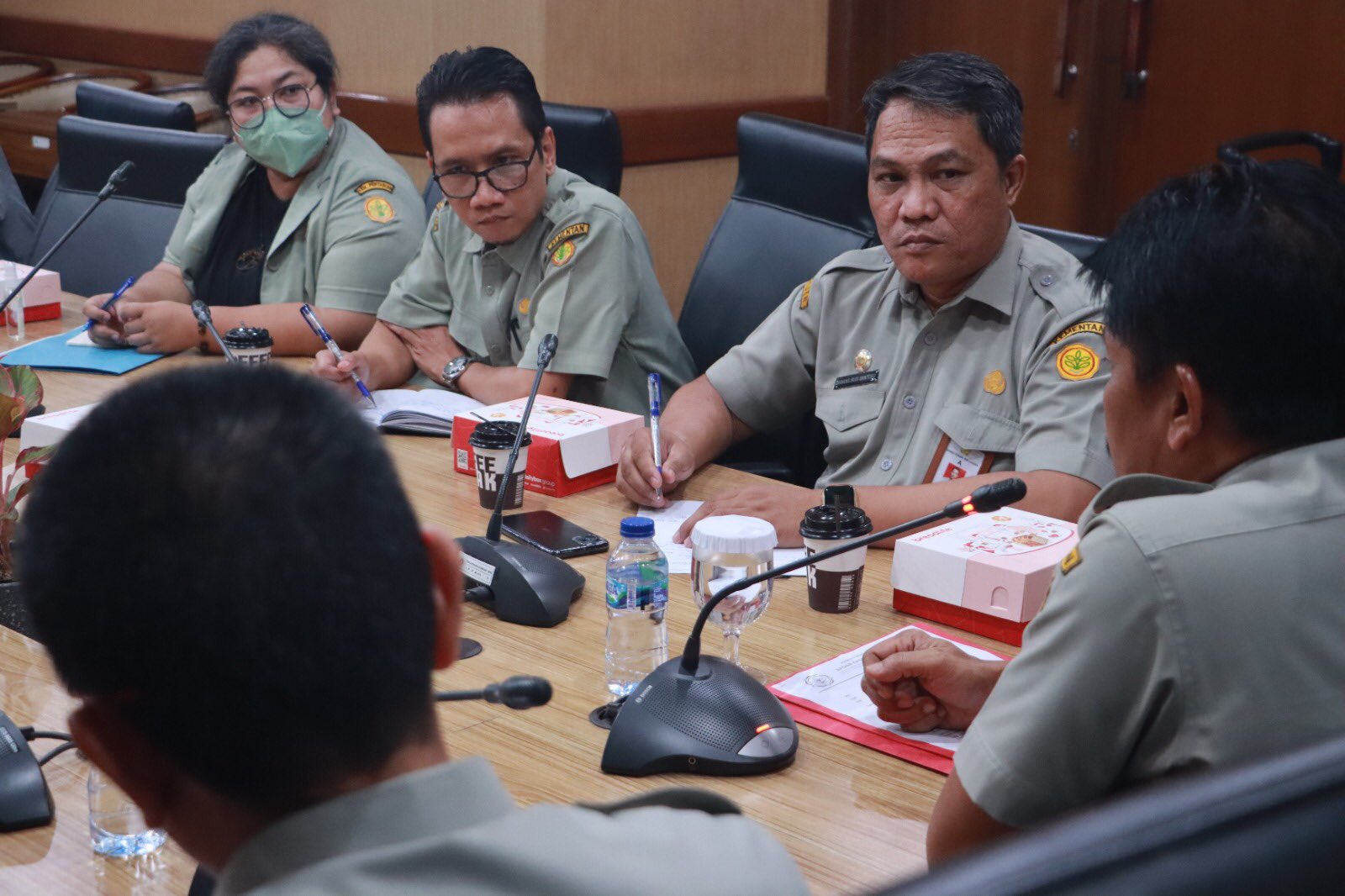 Karantina Pertanian on Twitter: "Ka Barantan, Ir. Bambang, MM menyerahkan e-Catalog komoditas ...