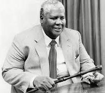 Random facts 🧵 1/ Strive Masiyiwa turned 62 yesterday. Unknown to many ...