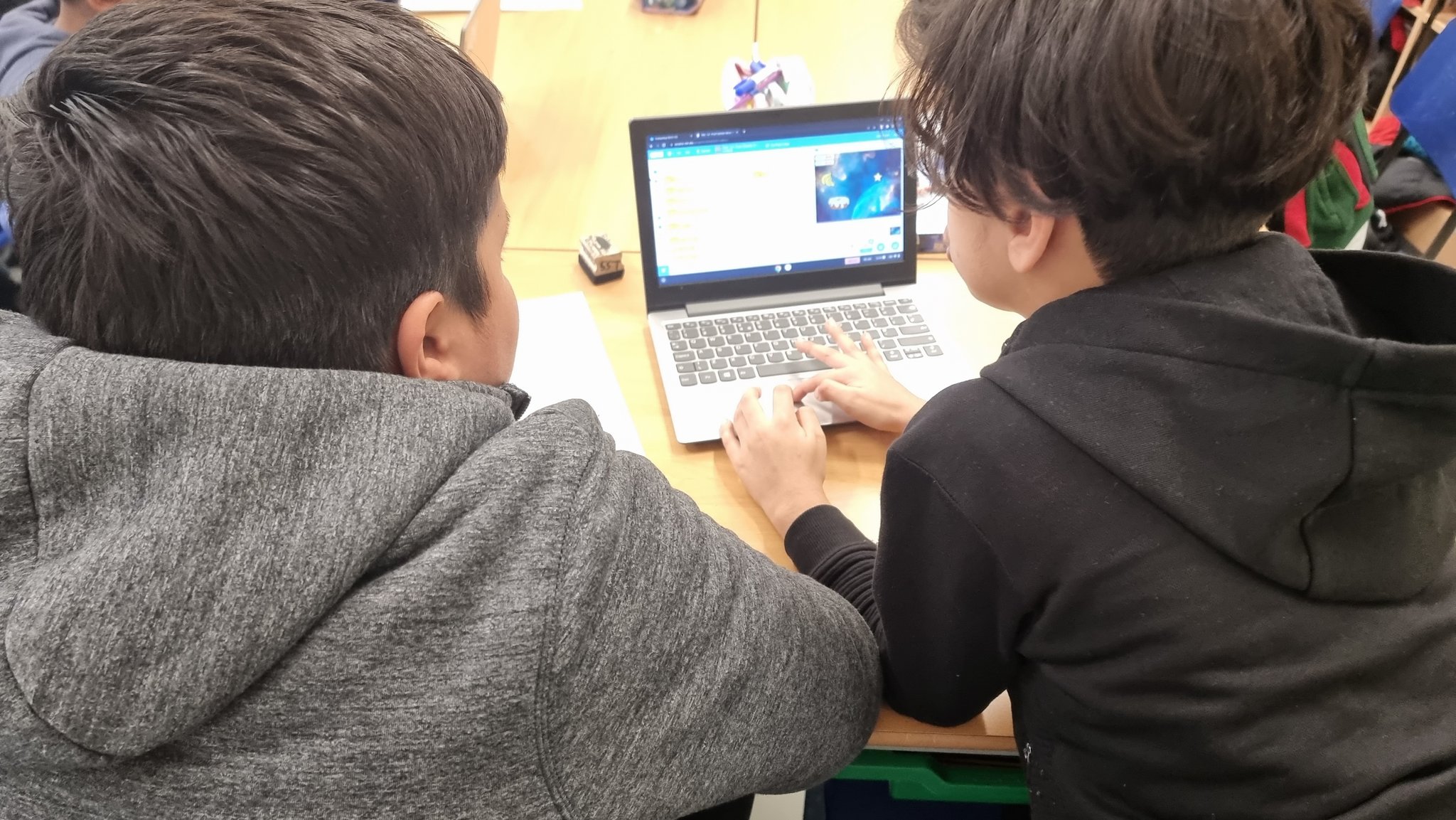 Cherry Orchard on Twitter: "Year 6 are working collaboratively to design a game in #Scratch ...