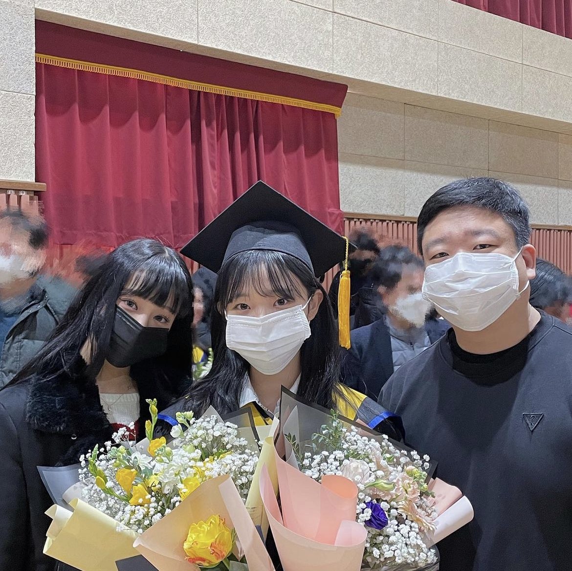 lee hyewon pics on Twitter: "hyewon graduated 🥹🥹🥹"