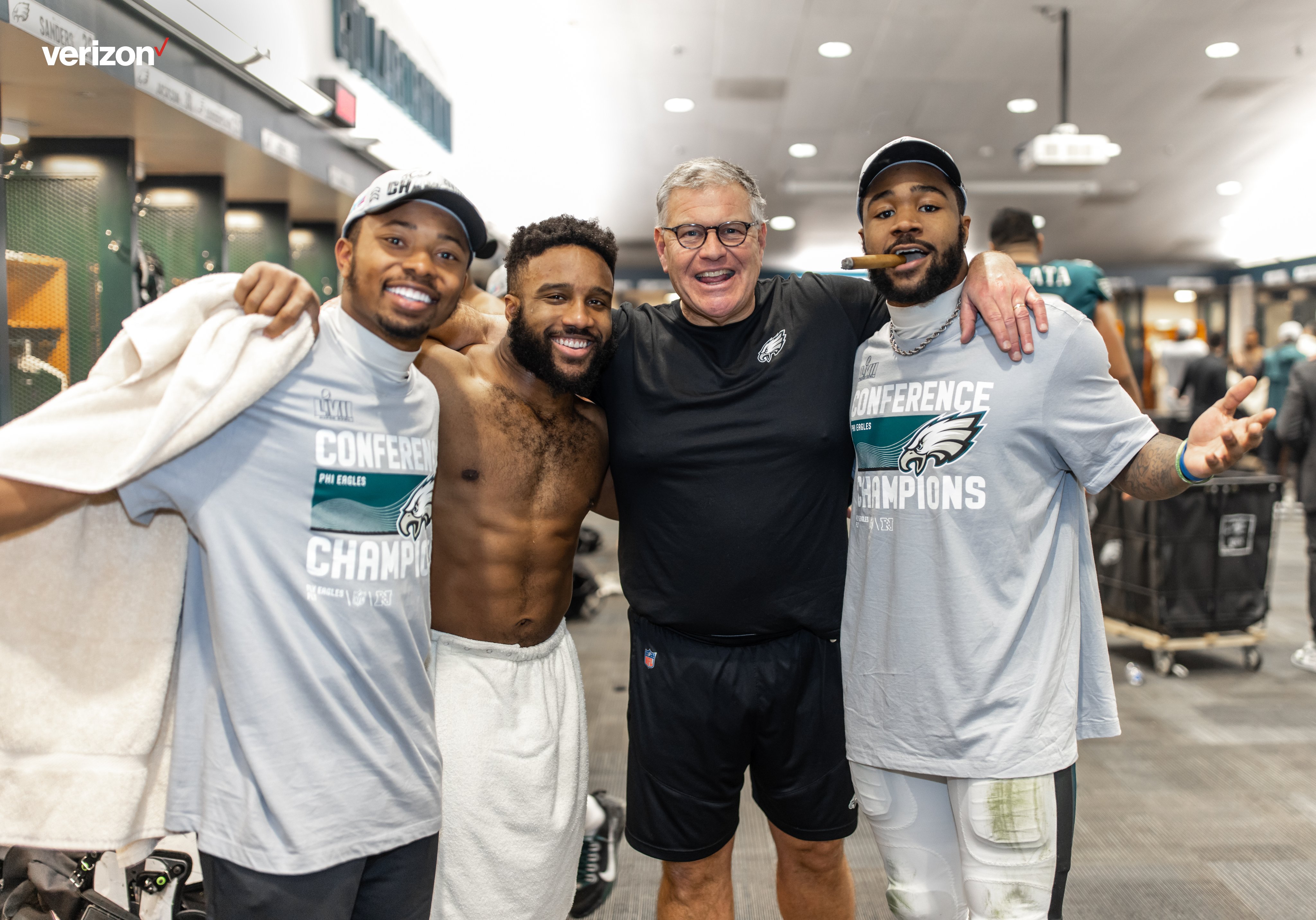 Philadelphia Eagles on Twitter: "Go Birds @Verizon | #FlyEaglesFly https://t.co/73HaUzcxai ...