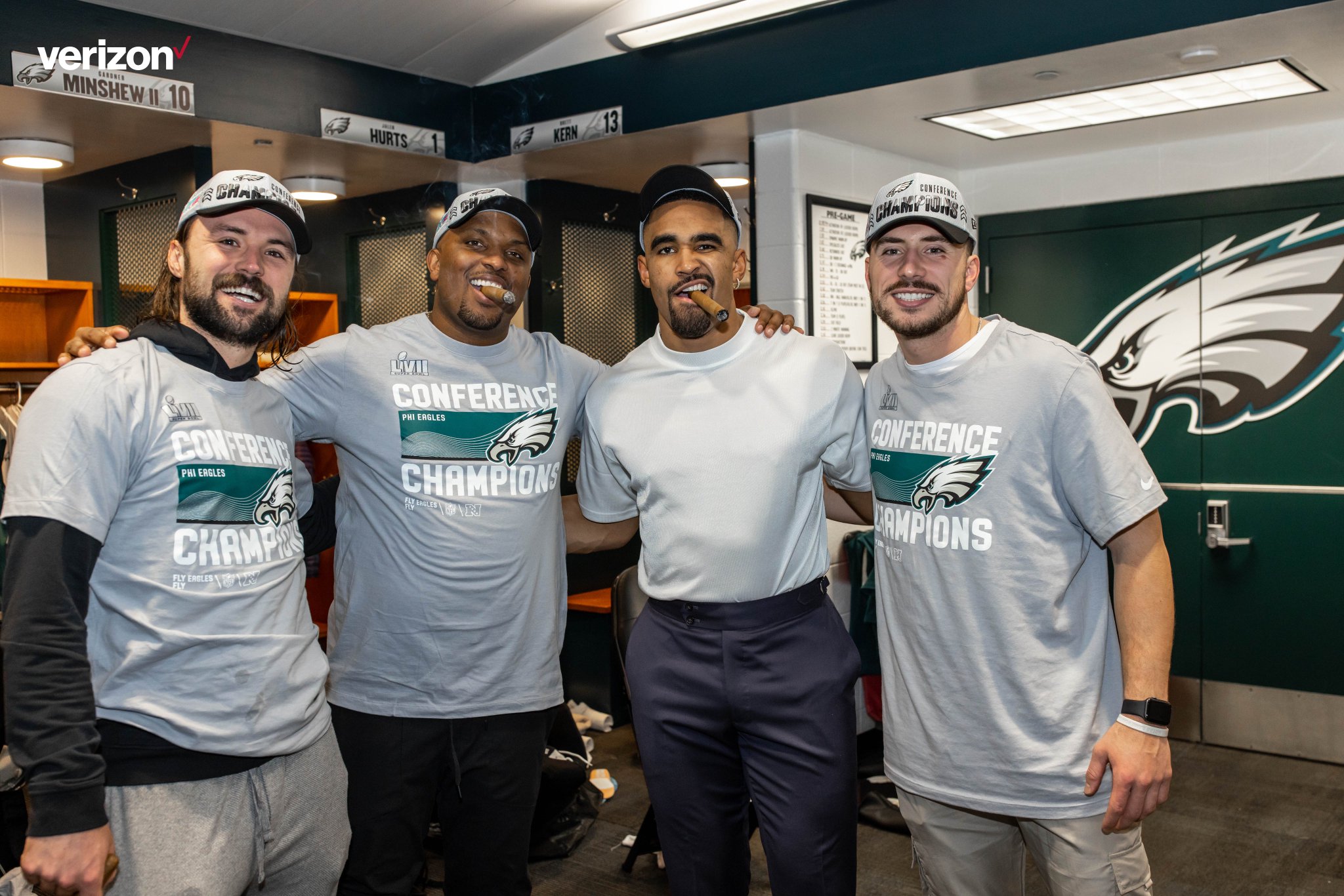 Philadelphia Eagles on Twitter: "Go Birds @Verizon | #FlyEaglesFly https://t.co/73HaUzcxai ...