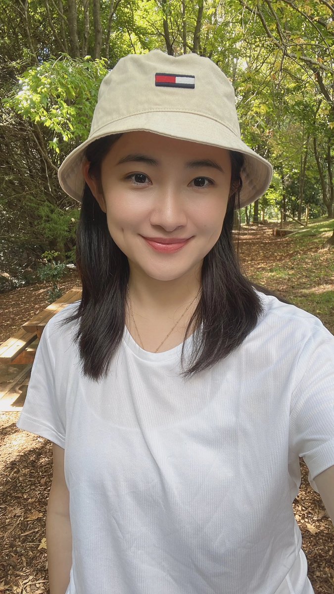 真实美脚玉足(生活中)24k On Twitter 真实美女裸足足底收藏(no166)气质这个东西很奇妙,有时候比漂亮高级多了。高知博士的气质就是由内而外的让人舒服,国泰民安脸,大长腿