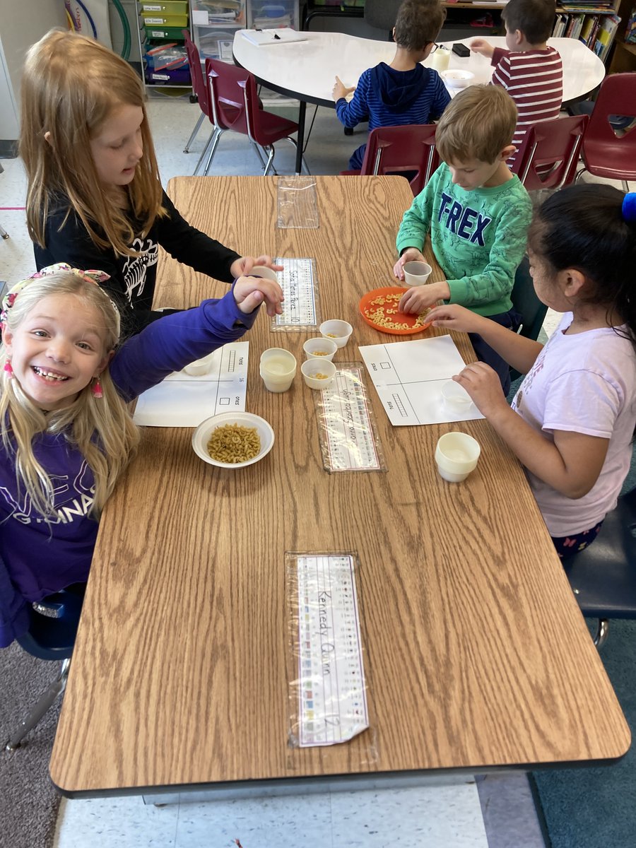 Norge Elementary on Twitter: "Mrs. Roessler's first graders make groups of 10 with noodles ...