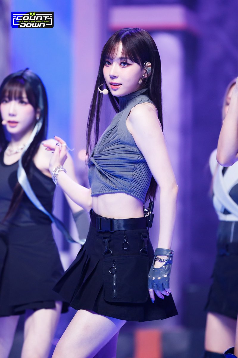 aespa latino on Twitter: "Fotos de WINTER presentando Stamp on It en M COUNTDOWN (2/7) #aespa # ...