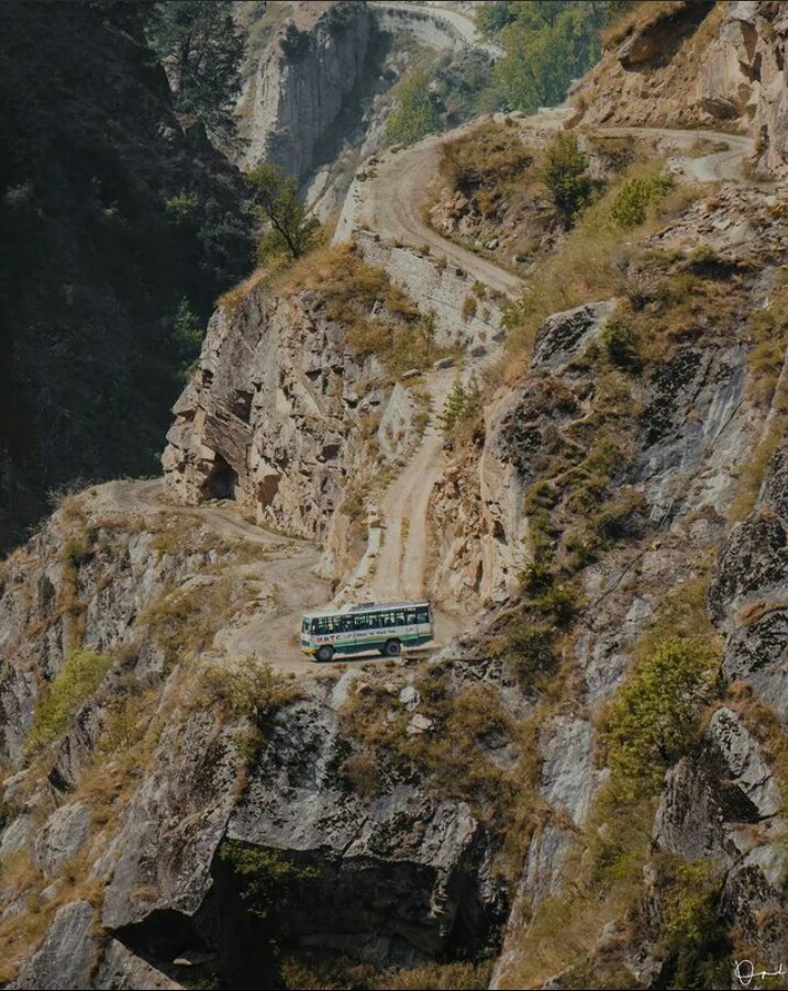15 Extremely Beautiful Mountain Roads in India 1. Munnar Road, Kerala ...