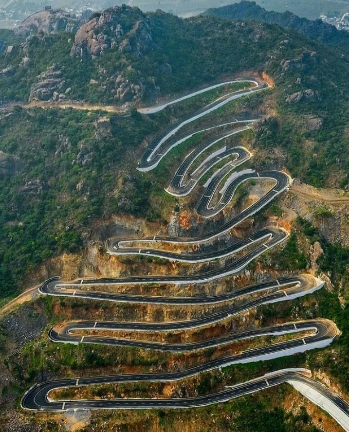 15 Extremely Beautiful Mountain Roads in India 1. Munnar Road, Kerala ...