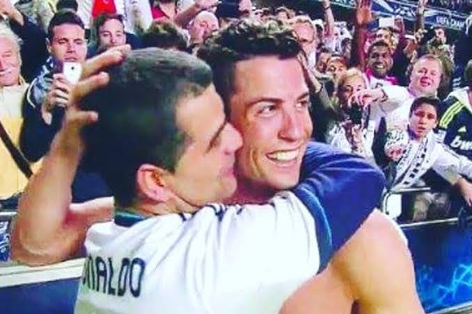 Christiano Ronaldo hawezi kusahau wema wa Albert Fantrau. Uziii.. ️ ️ ...