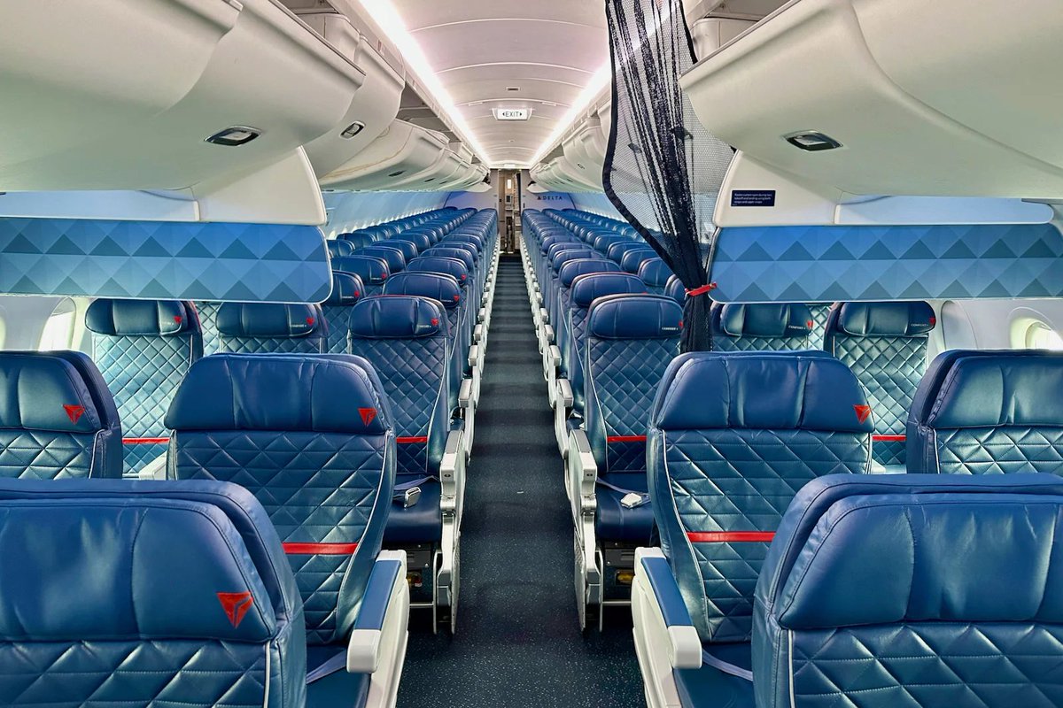 Delta Airbus A319 Interior