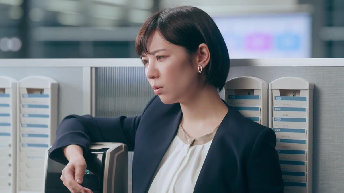 動画now On Twitter 吉谷彩子 らが出演する ビズリーチ ハーモス勤怠 のcm 「さよならタイムカード」篇「ペーパーレスで