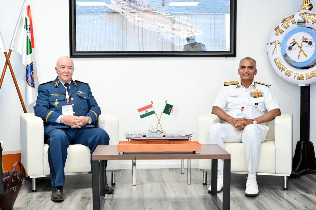 IN on Twitter: "RT @indiannavy: On the sidelines of #AeroIndia2023, Adm R Hari Kumar #CNS, held ...