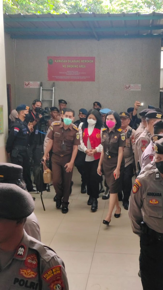 Baladevva👺 on Twitter: "pak smbo, sekjalian penjara di NK 30 tahun, sampe tuwir deyeken wkwkw"