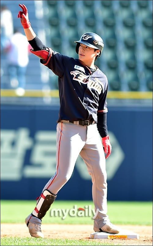 인스티즈(instiz) on Twitter: "[정보/소식] 진짜 잘생긴 대만인 귀화 야구 선수 (대만 -> 한국인으로 귀화) (링크에 더있어요👉) https ...