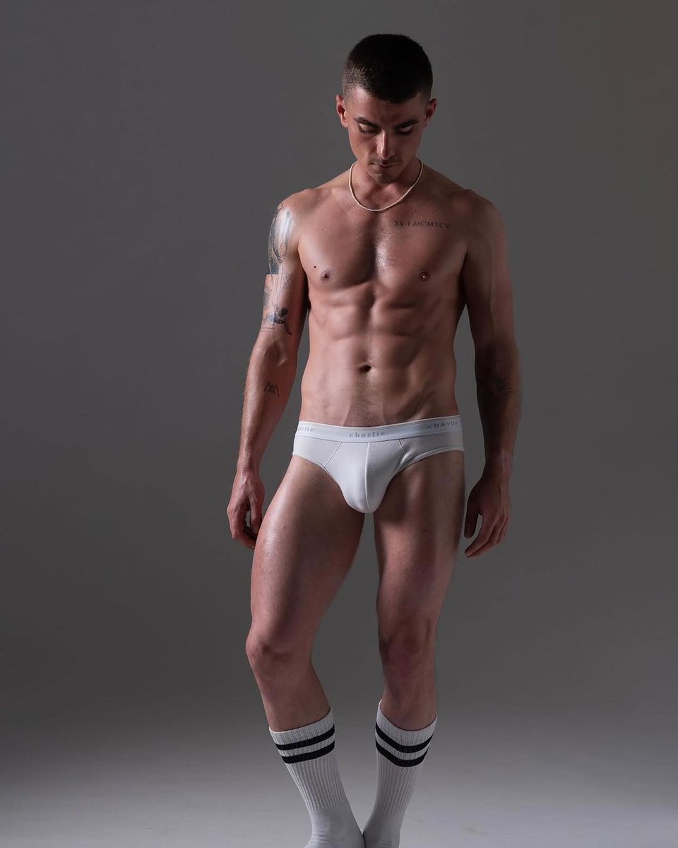 Hot Dudes Good Mood 🇺🇦 on Twitter: "Mar_lev_art by @hooligan1o11 📸"