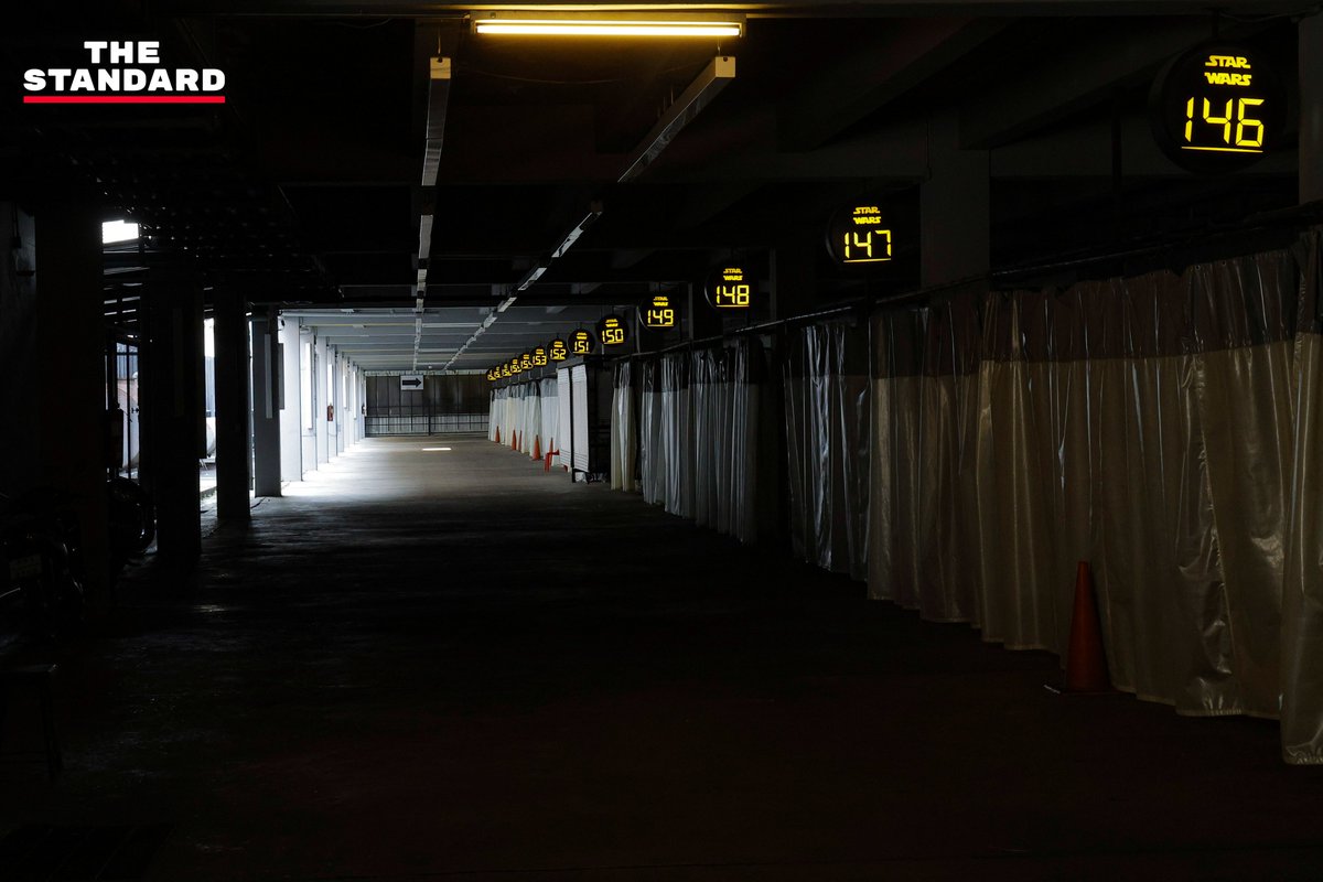 THE STANDARD on Twitter: "ช่างภาพทีมข่าว #THESTANDARD ลงพื้นที่พูดคุยกับเจ้าของธุรกิจโรงแรมม่าน ...