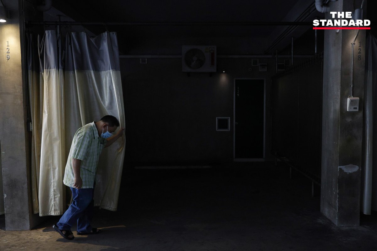 THE STANDARD on Twitter: "ช่างภาพทีมข่าว #THESTANDARD ลงพื้นที่พูดคุยกับเจ้าของธุรกิจโรงแรมม่าน ...