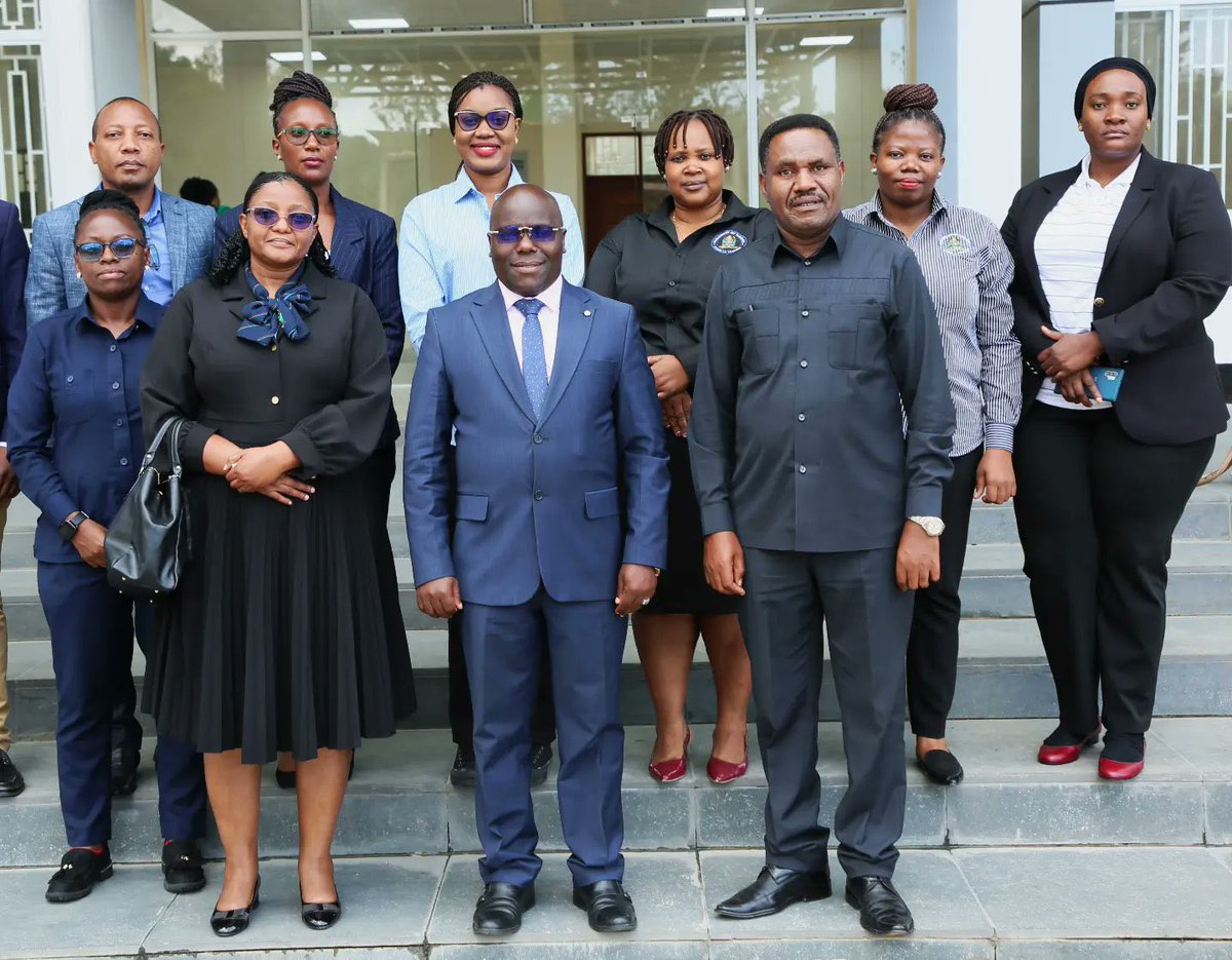 Haki Ngowi on Twitter: "Mkuu wa Mkoa wa Mbeya Mhe. Juma Zuberi Homera amekutana na kuzungumza na ...