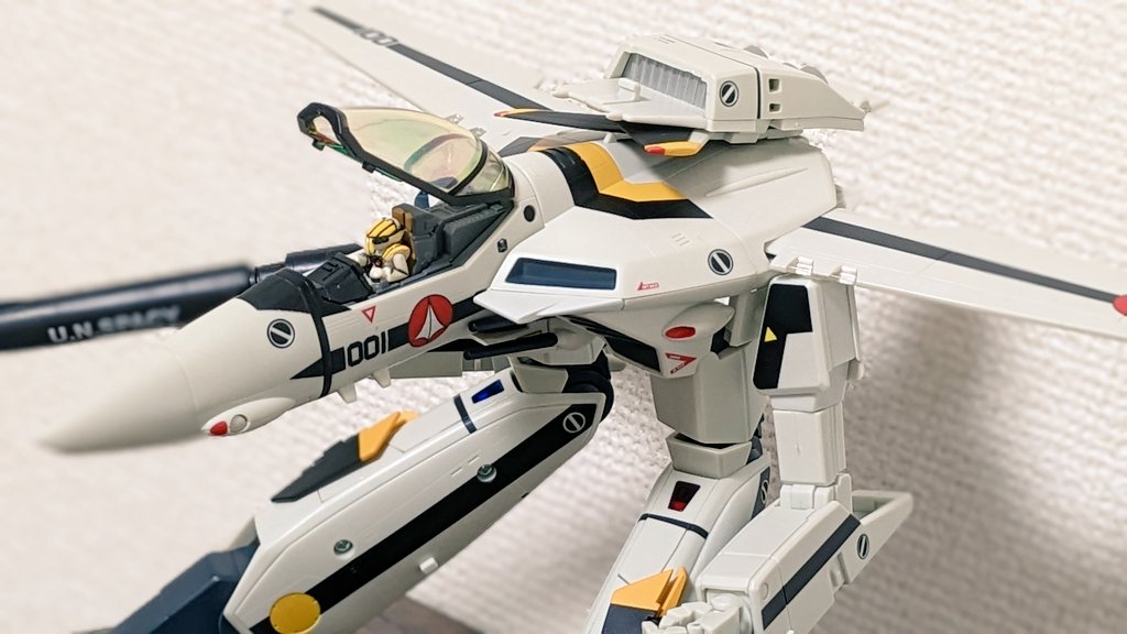 「やっぱりVF-1のガウォークが始祖でありながら至高であり頂点の美しさがある… 」|JJ(獅子つつし)のイラスト