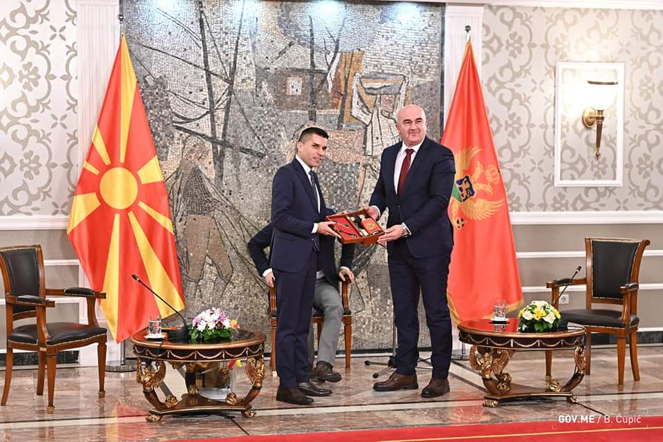 Снежна Кралица On Twitter Rt Lj Nikolovski 🇲🇰🇲🇪Горд сум на мојата земја но истовремено и