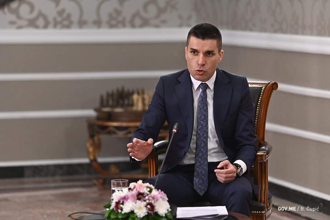 Снежна Кралица On Twitter Rt Lj Nikolovski 🇲🇰🇲🇪Горд сум на мојата земја но истовремено и