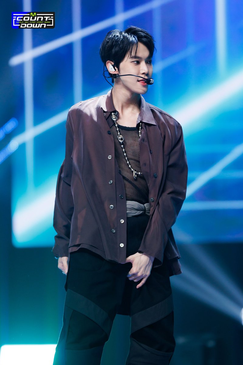 SM_NCT on Twitter: "230209 #NCT127 on M Countdown #DOYOUNG (1) https://m.post.naver.com/viewer ...