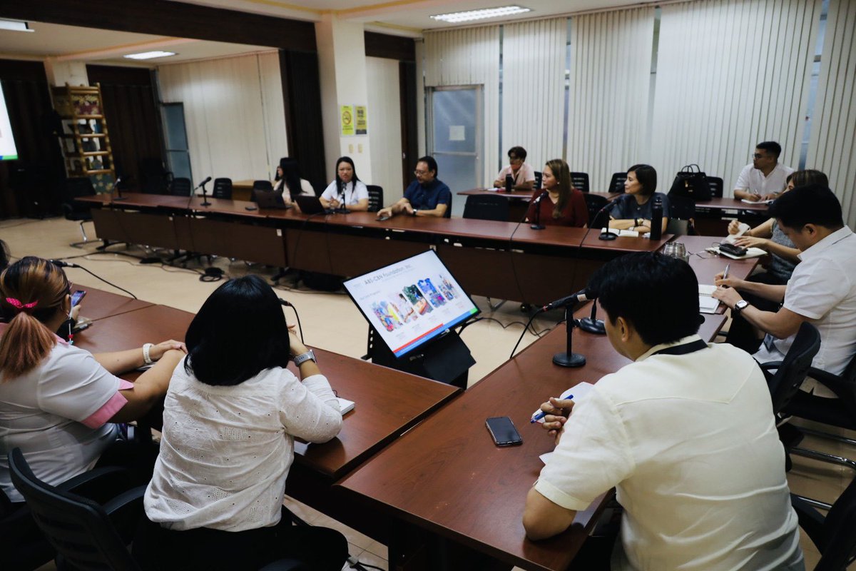 ABS-CBN News Channel on Twitter: "RT @JervisManahan: LOOK: Social Welfare Secretary @rex ...