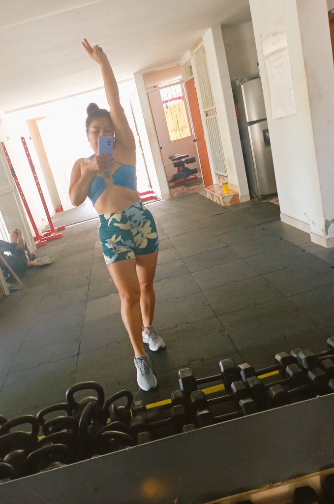 Alejita Pics on Twitter: "Buenos días, feliz inicio de semana. ☕ 🥰"