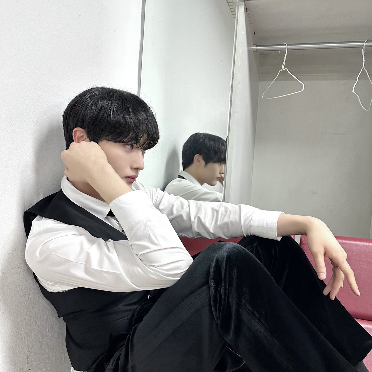 On Twitter the Captions Being Staring Scarily Vs Staring Cutely on-twitter-the-captions-being-staring-scarily-vs-staring-cutely