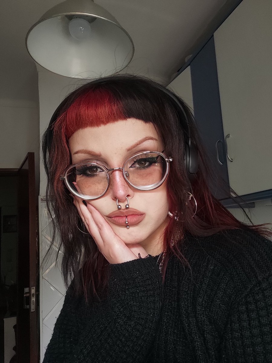 сука 🦇 on Twitter: "RT @ritared_: sleepy af"