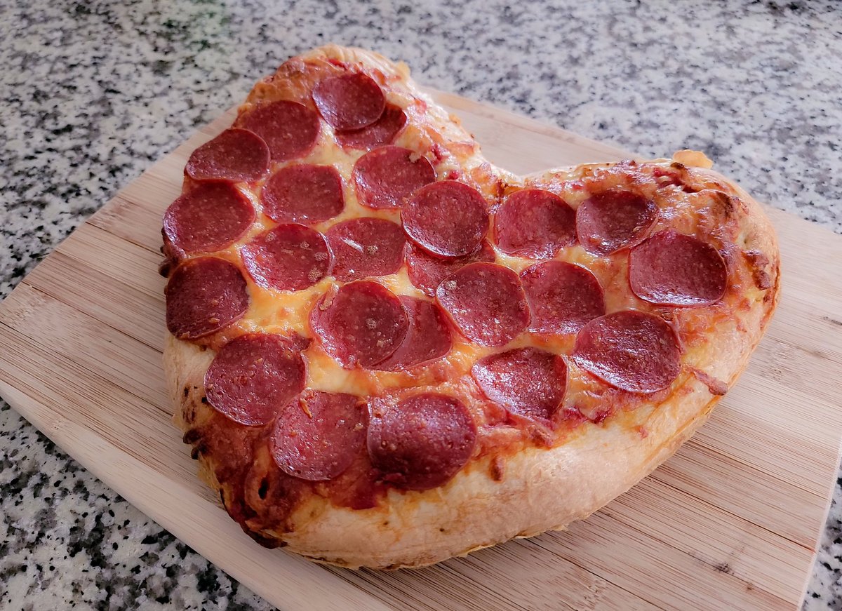Jambo On Twitter my Besties At DiGiorno Sent Me A Heart shaped Pizza jambo-on-twitter-my-besties-at-digiorno-sent-me-a-heart-shaped-pizza
