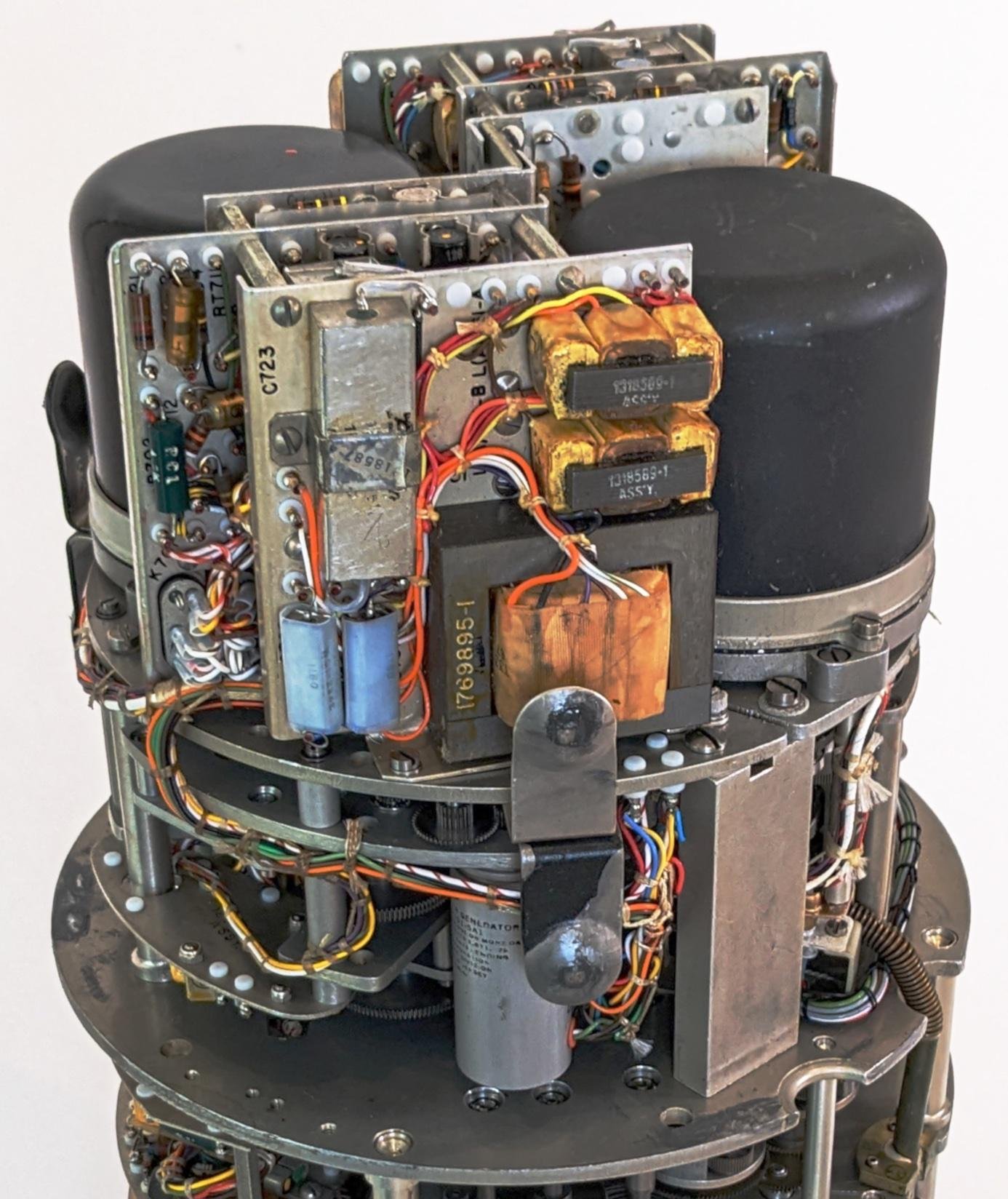 Ken Shirriff on Twitter: "The Bendix Central Air Data Computer (CADC) is an amazing ...