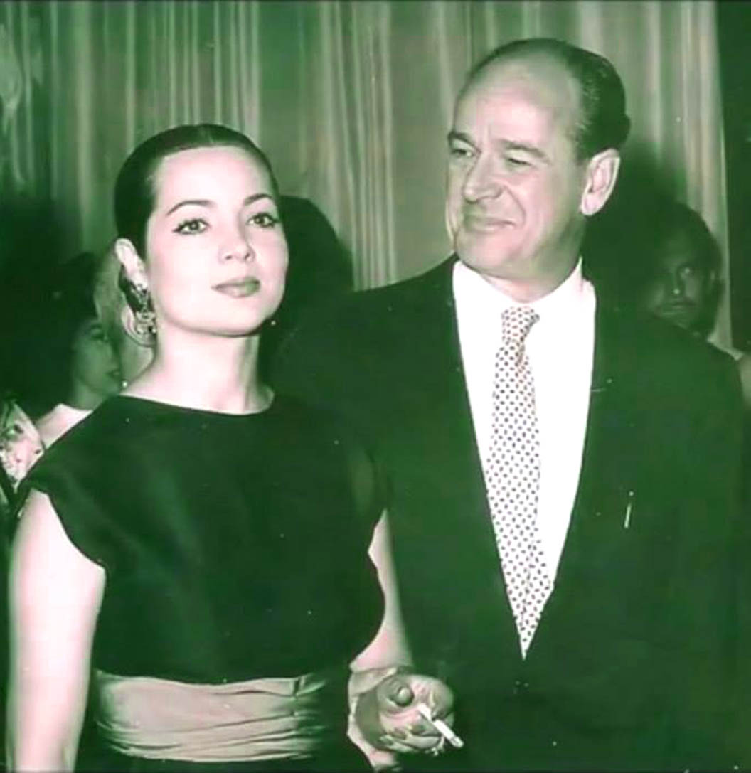 Cine Mexicano on Twitter: "#CinefilosDeOro, aquí una fotografía de Sara Montiel junto a uno de ...