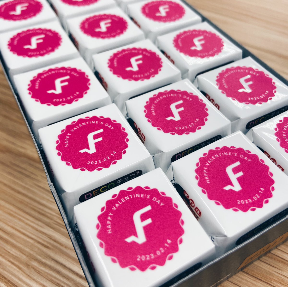 株式会社Flatt Security on Twitter: "景品のオリジナルチロルチョコがオフィスに到着しました！ 本日の20時からQuiz開始ですので、みなさん獲得を目指して頑張って ...