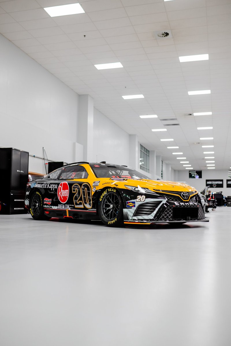 Christopher Bell's DeWalt / Rheem scheme for the Daytona 500 : r/NASCAR