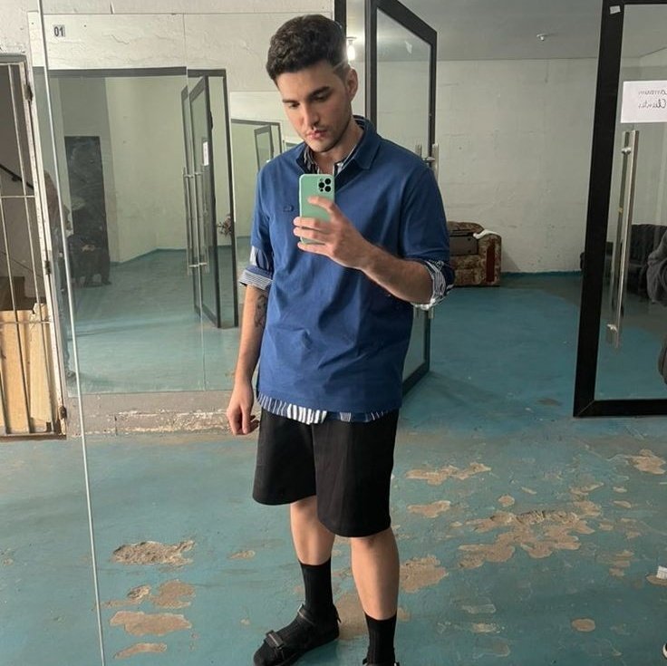 lizzz. on Twitter: "RT @jaogoularteluv: jão de azul, um tópico bastante importante"