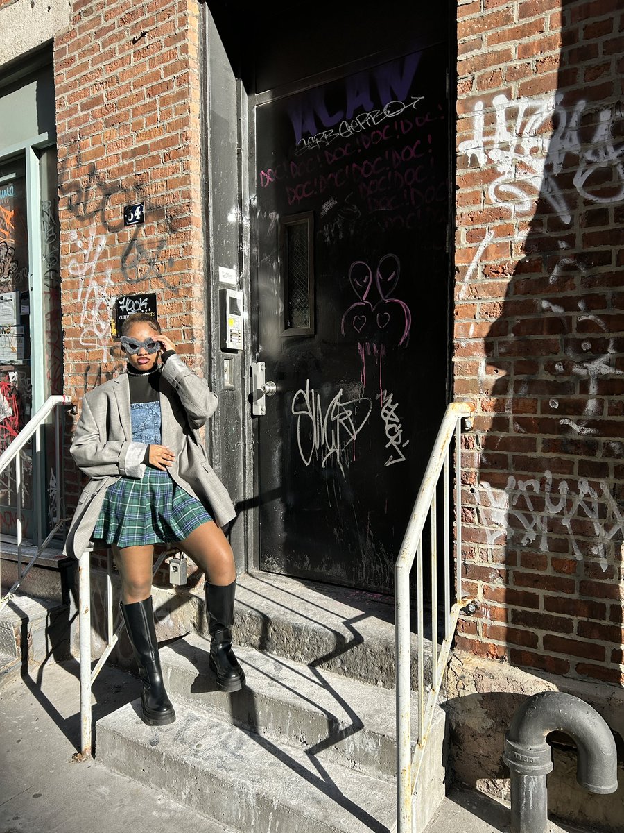 「I feel so pRETTy 」|Arial, like the font.のイラスト