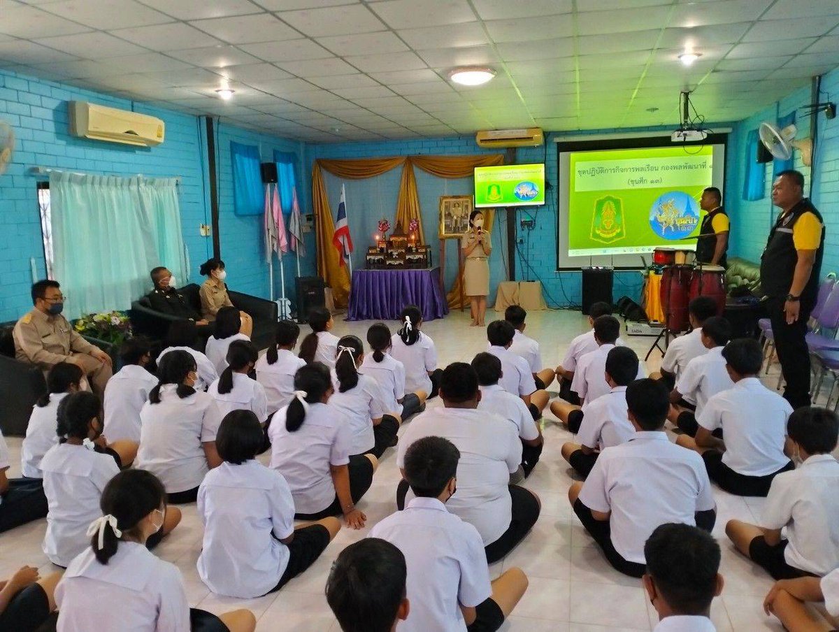 Noi_Pijarana on Twitter: "RT @1_DevDiv: "เสริมสร้างอุดมการณ์ ความรักชาติ" พล.พัฒนา 1 โดย กรม ...