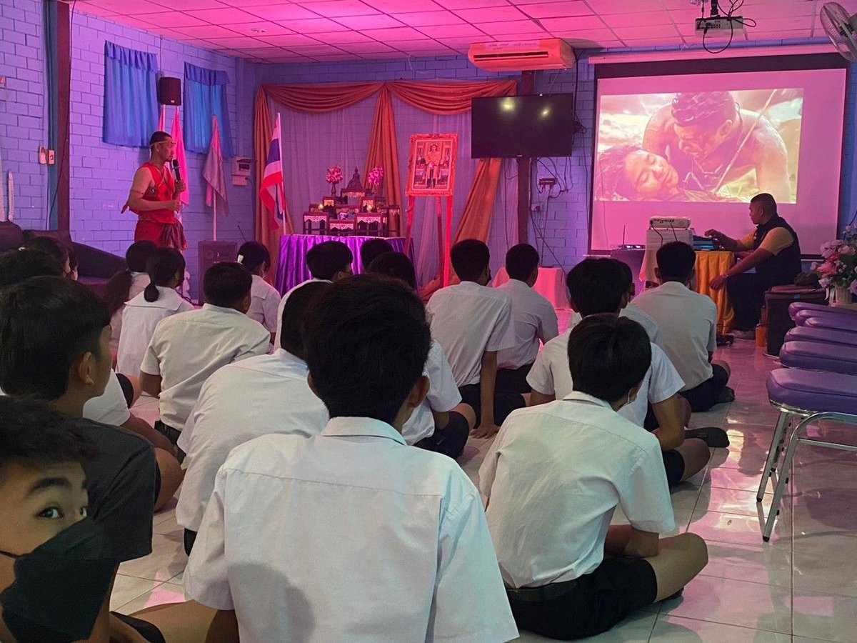 Noi_Pijarana on Twitter: "RT @1_DevDiv: "เสริมสร้างอุดมการณ์ ความรักชาติ" พล.พัฒนา 1 โดย กรม ...