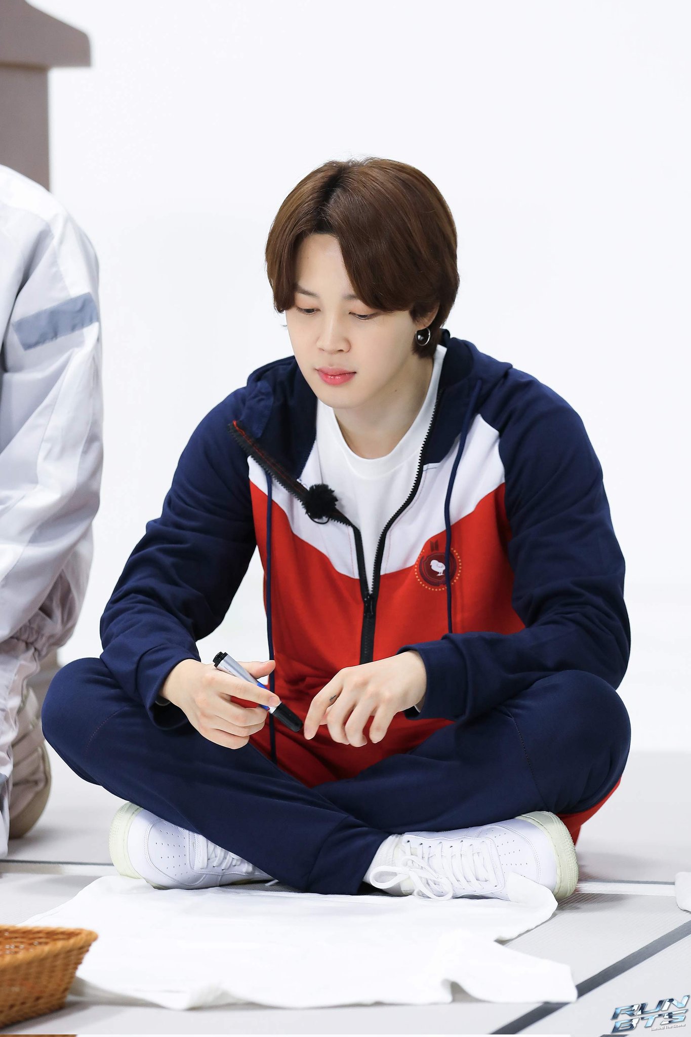 Avril; ☁️💜 on Twitter: "— Fotos previas del episodio especial de Run BTS! 2023; 'Mini Field Day ...